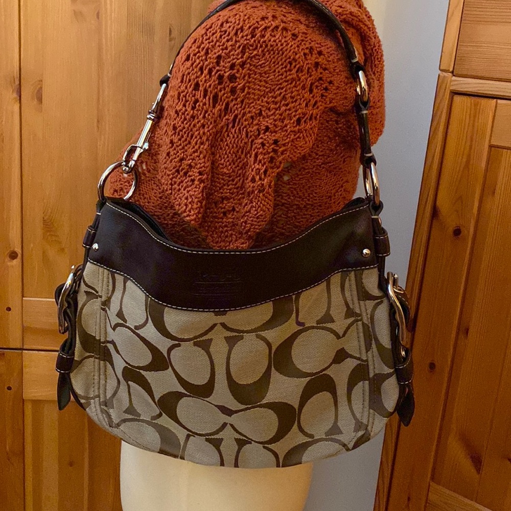 Coach Signature & Leather Shoulder Bag. - Gem